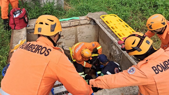 Funcionários da Iguá ficam feridos após queda em casa de bombas em ...