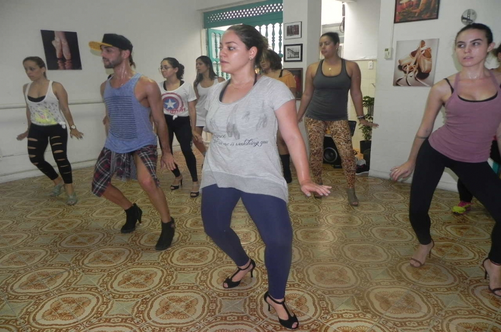 Sensualidade x movimento: conheça o Stiletto Dance - O que é notícia em ...